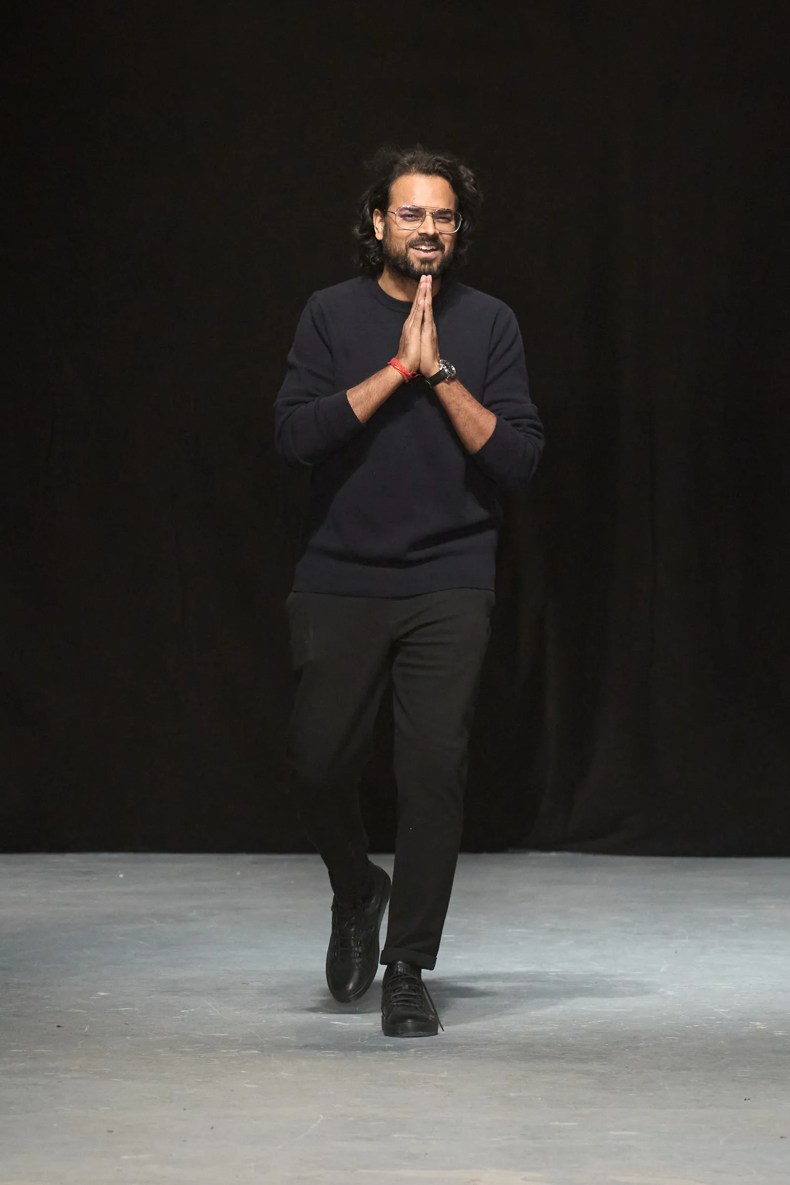 RAHUL MISHRA ENTREGOU LUXO CONSCIENTE E DRAMA NA SEMANA DE ALTA COSTURA ...