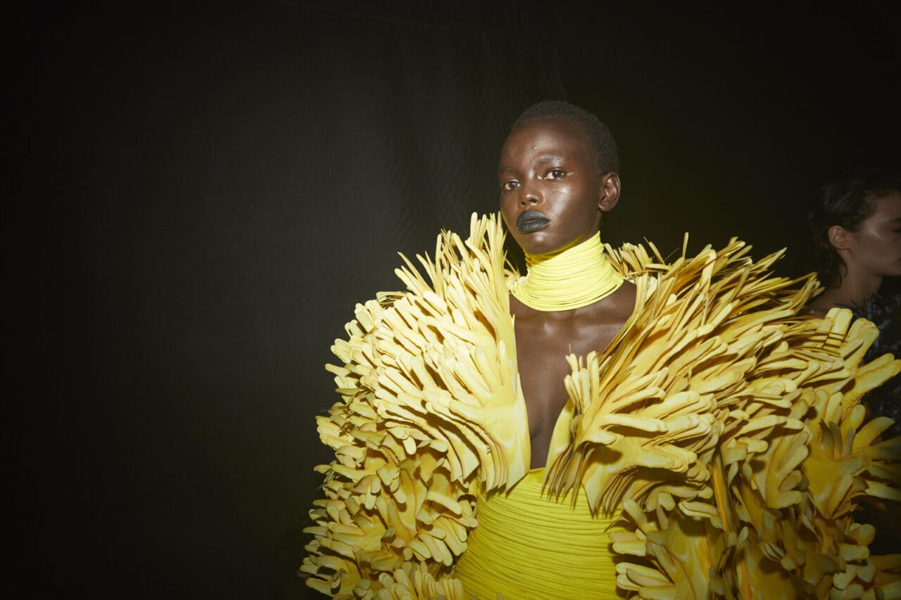 NYFW: Area aposta em maximalismo e identidade - Fashionlismo